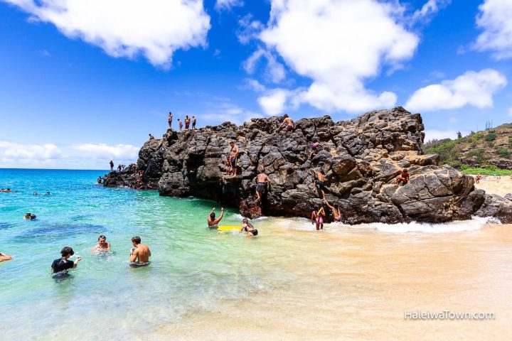 Beaches on the North Shore of Oahu (Ultimate Guide!) - Haleiwa Town